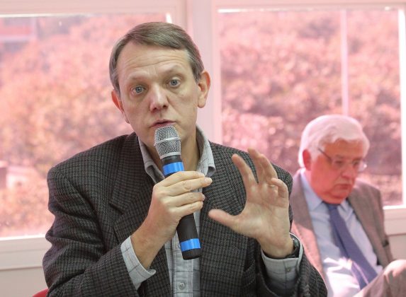 André Singer: Frente pela democracia deve ser feita pela sociedade