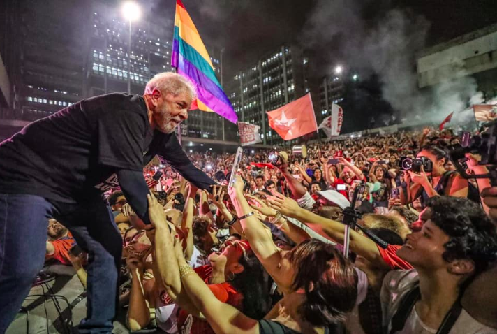 Lula e as mãos que fazem o Brasil