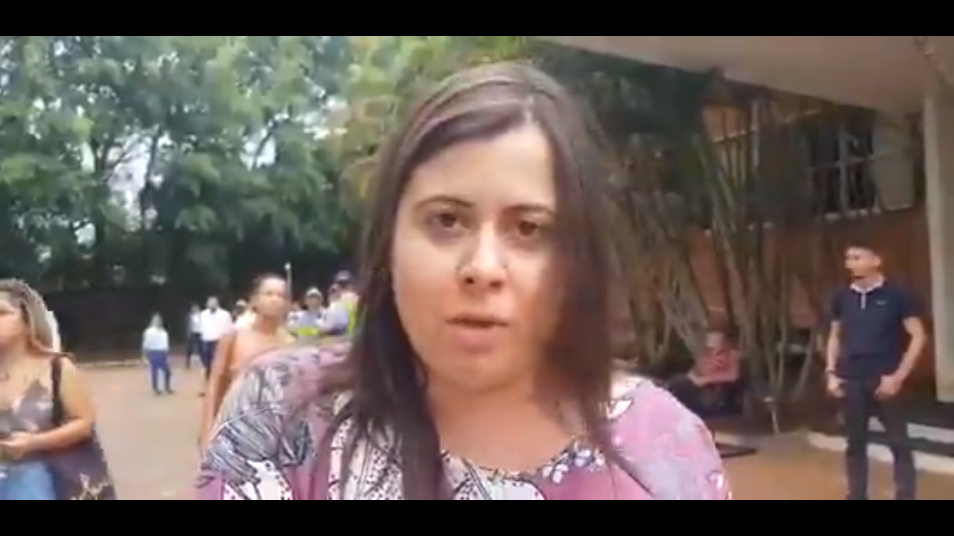 VÍDEO: Sâmia fala sobre a palhaçada que marcou o dia na Embaixada da ...