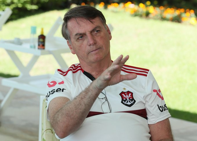 Após Xingar Torcedor Do Flamengo De Ladrão Bolsonaro Veste A Camisa Na