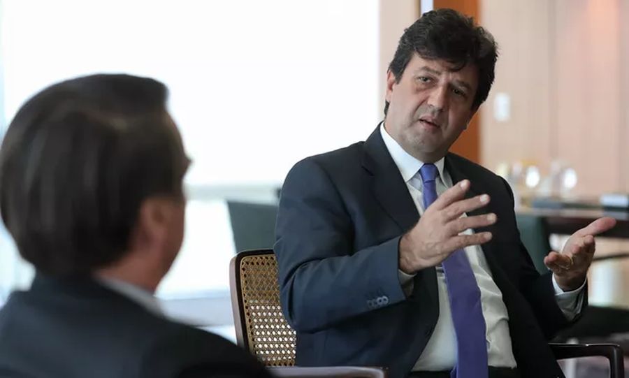 Mandetta avisa a interlocutores que fica no cargo e só sai demitido