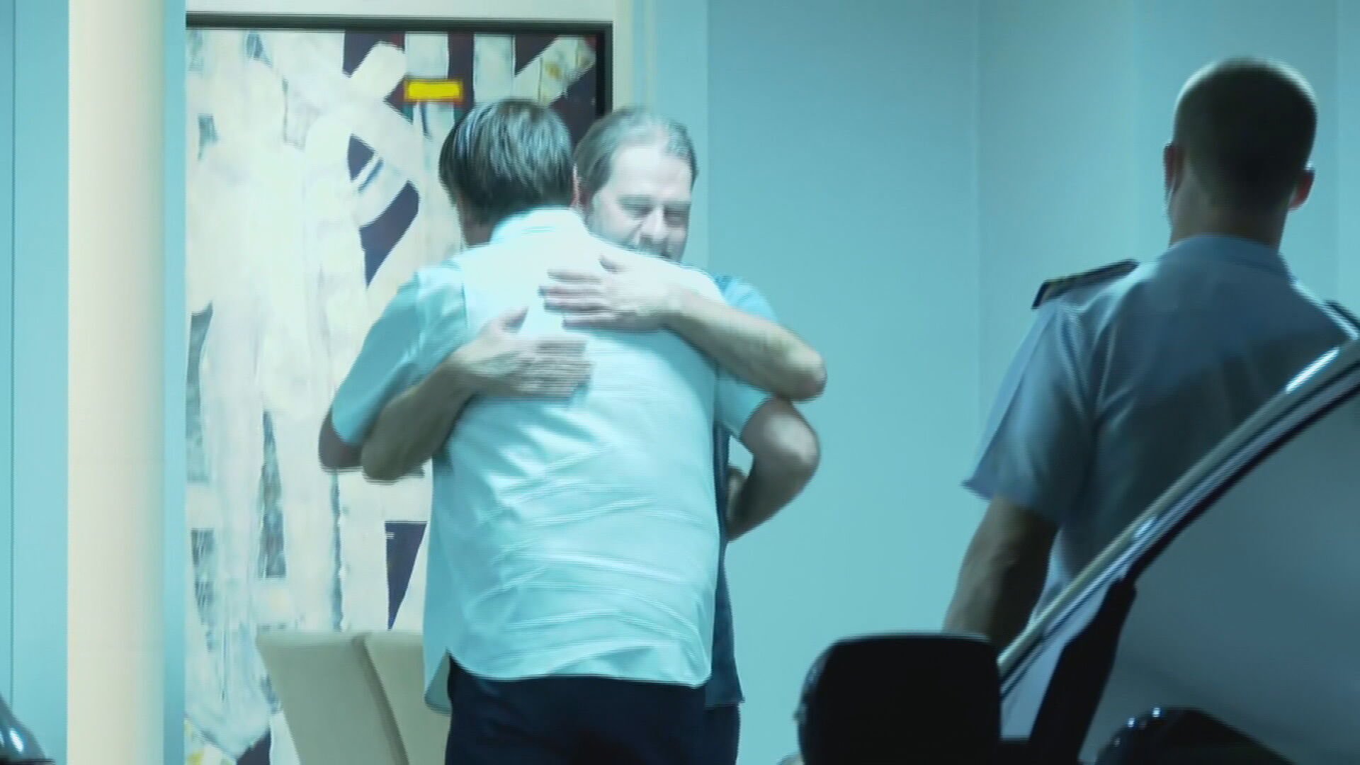 Abraço De Bolsonaro Em Toffoli Flagrado Em Foto Gera Crítica Ao Presidente