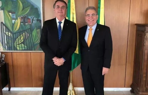 Governo Bolsonaro quer ‘passar a boiada’ da privatização do SUS Governo Bolsonaro quer ‘passar a boiada’ da privatização do SUS
