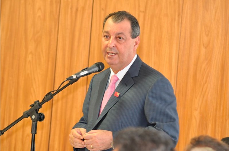 "Não ataquei os militares brasileiros", diz Omar Aziz, em resposta a ...