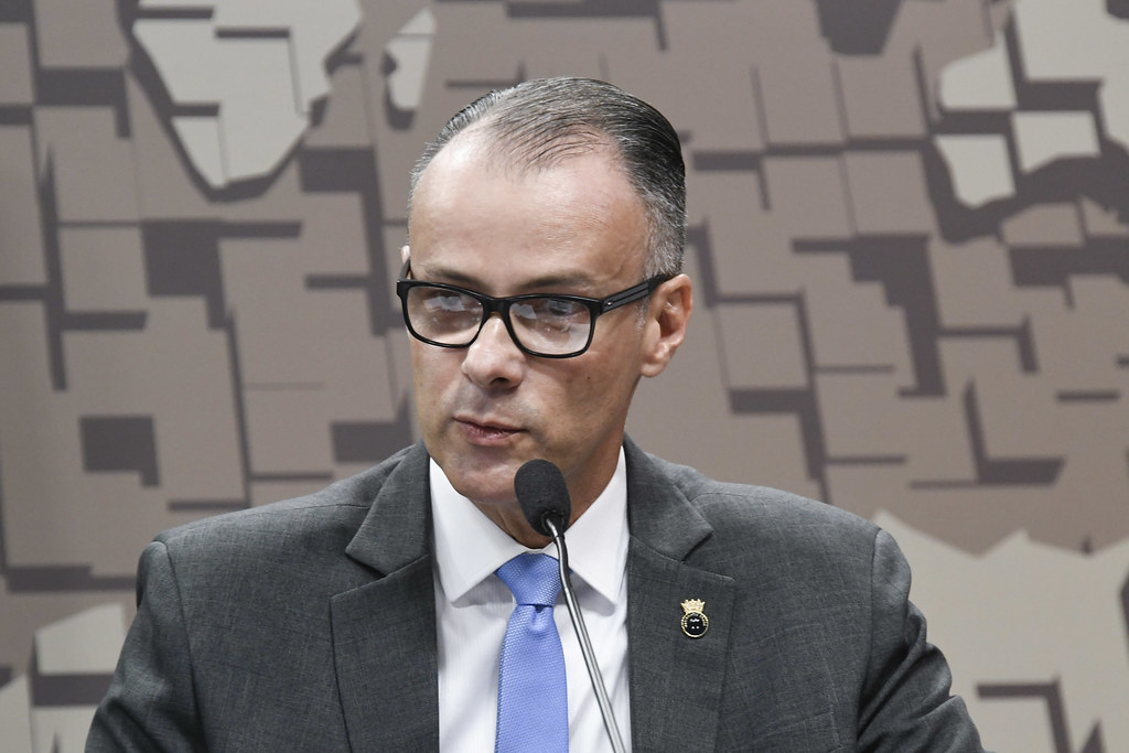 Bolsonaristas Expõem Dados De Presidente Da Anvisa Após Liberação De