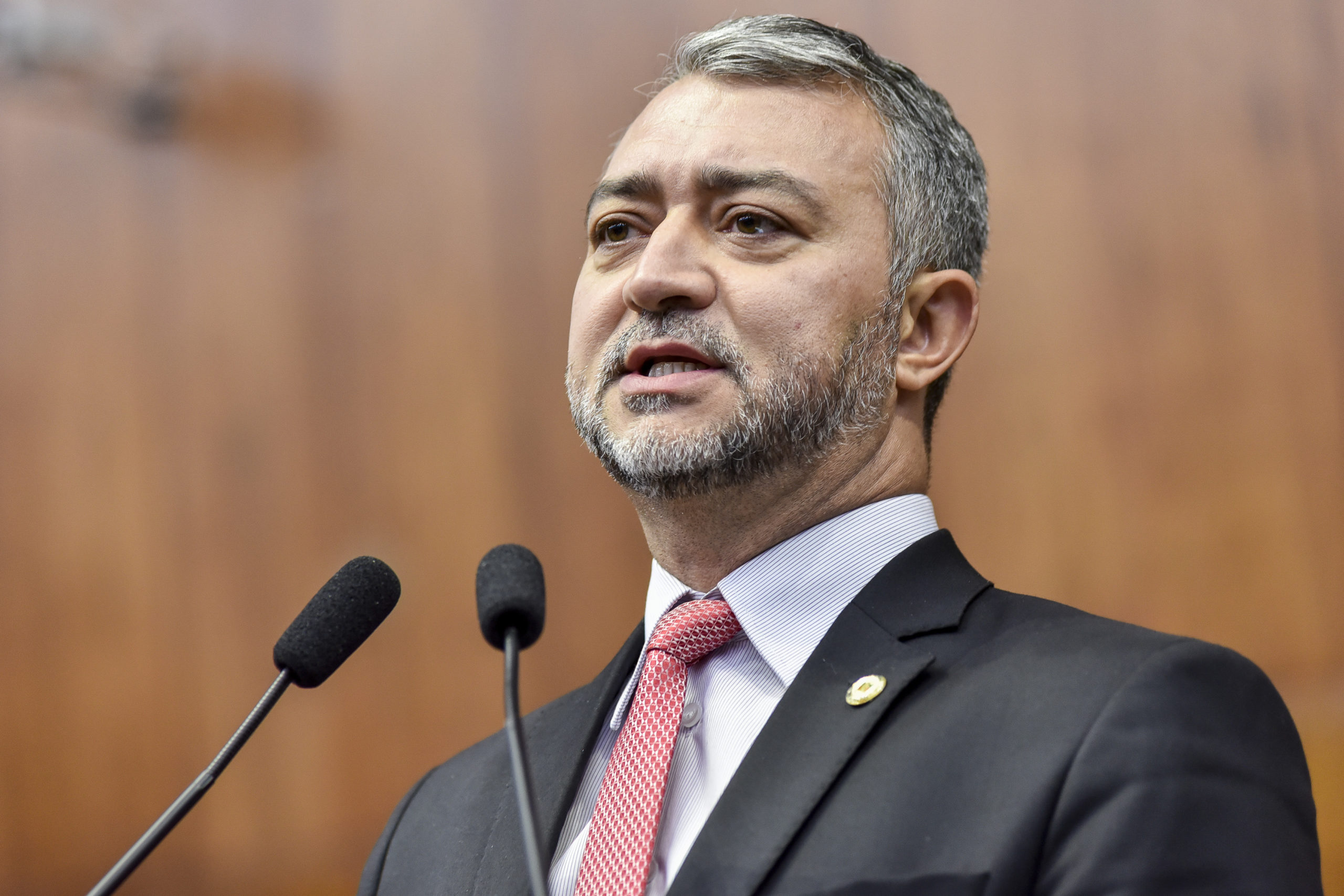 Edegar Pretto, do PT, está à frente de Onyx em RS, diz pesquisa