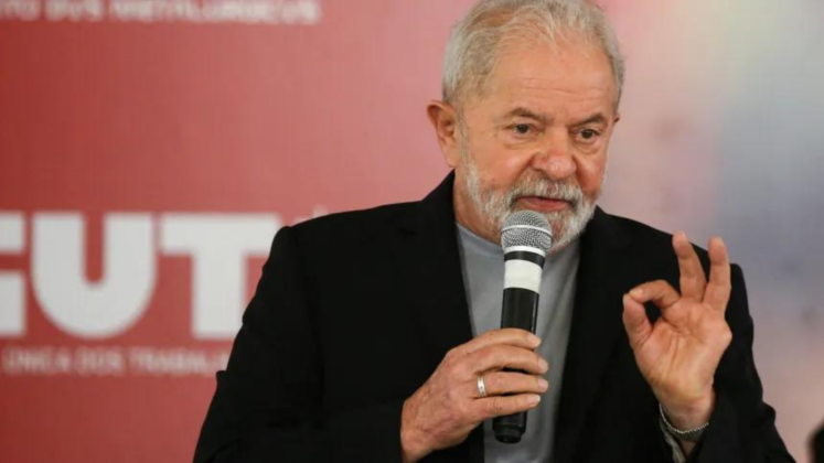 Caiu na rede: PowerPoint mostra que Lula será indenizado