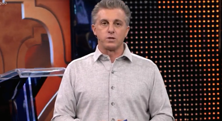 VÍDEO: Luciano Huck se desculpa na TV por pergunta racista sobre George Floyd