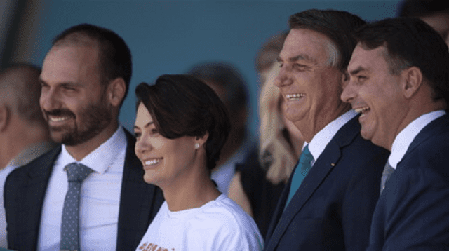 Saiba quais membros da família Bolsonaro se vacinaram contra a Covid-19