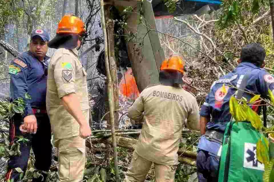 Queda de avião mata 12 pessoas no Acre