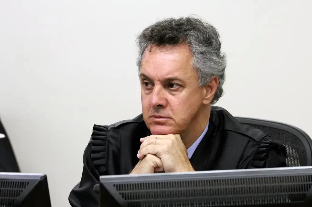 Turma do TRF-4 declara suspeição para ações de improbidade da 'Lava Jato' Turma do TRF-4 declara suspeição para ações de improbidade da 'Lava Jato'