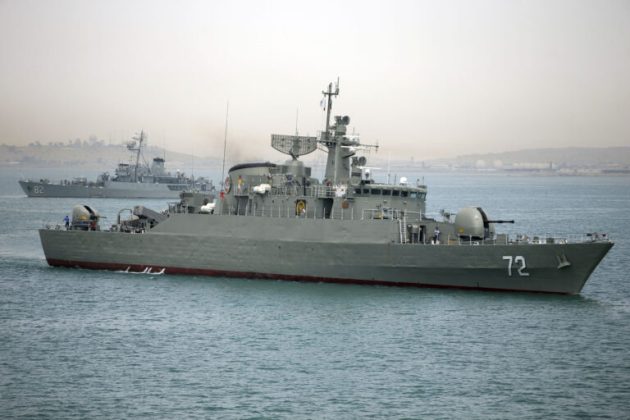 Navio de guerra iraniano avança no Mar Vermelho