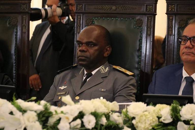 General negro assume comando regional do Exército; é o 3º em 375 anos