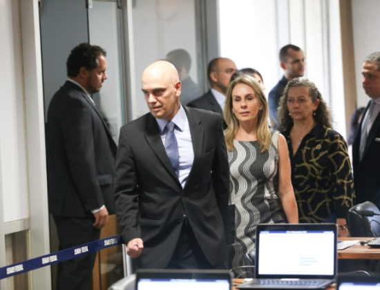 Grupos neonazistas divulgam dados pessoais da mulher de Moraes