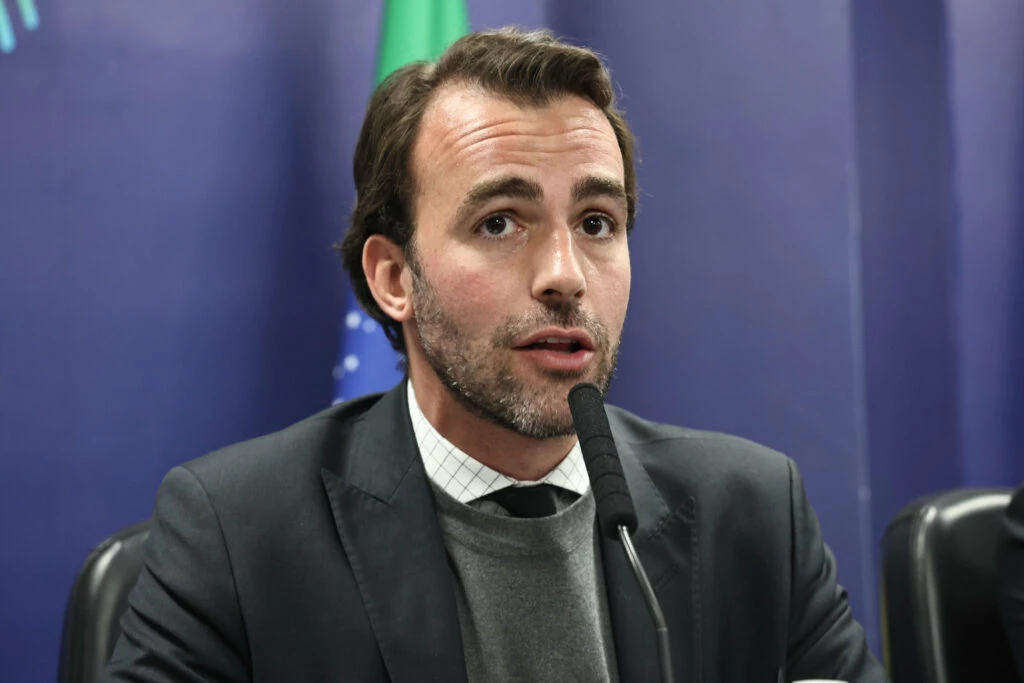 Bancada do PSOL na Alesp vai denunciar Lucas Bove por agressão a Cintia ... Bancada do PSOL na Alesp vai denunciar Lucas Bove por agressão a Cintia ...
