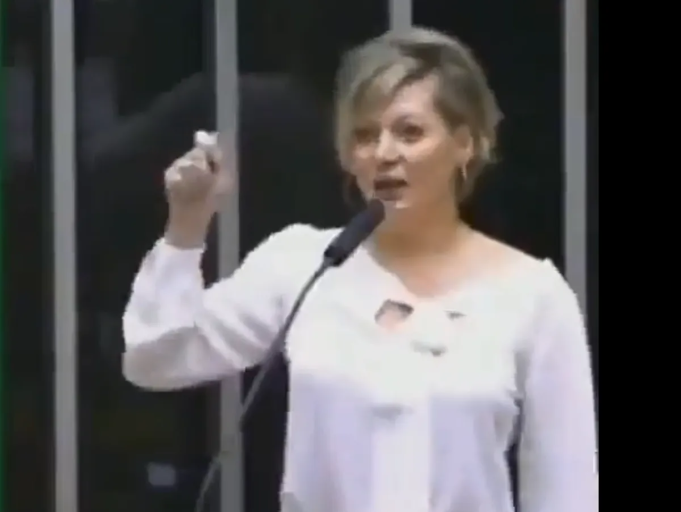 VÍDEO - Joice Hasselmann provoca Bolsonaro com meme: "Toc, toc, toc"